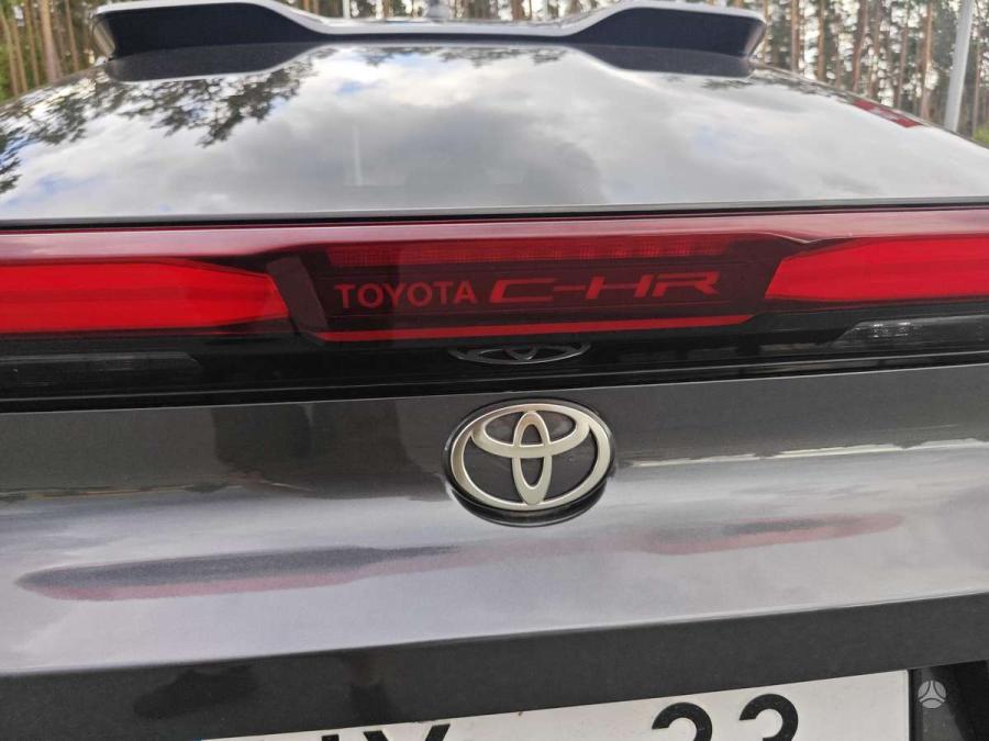 Pelēks Toyota C-HR 2024 Rīga, ar dzinēja tilpumu 1.80 L un nobraukumu 26 tūkst. km par 25200 €, foto 9 vietnē AUTOMOTO.COM.LV