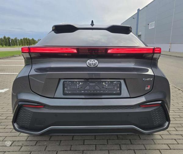 Серый Тойота C-HR 2024 в Паневежис, объемом двигателя 1.99 л и пробегом 9 тыс. км за 31900 €, фото 6 на AUTOMOTO.COM.LV