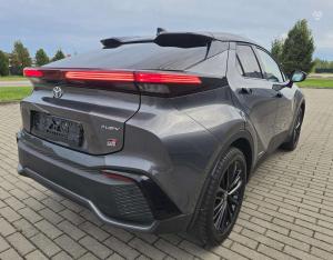 Pelēks Toyota C-HR 2024 Panevēža, ar dzinēja tilpumu 1.99 L un nobraukumu 9 tūkst. km par 31900 €, foto 7 vietnē AUTOMOTO.COM.LV