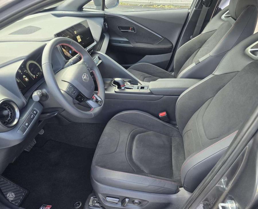 Pelēks Toyota C-HR 2024 Panevēža, ar dzinēja tilpumu 1.99 L un nobraukumu 9 tūkst. km par 31900 €, foto 19 vietnē AUTOMOTO.COM.LV