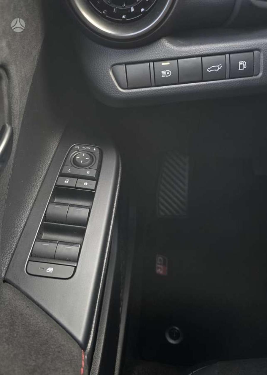 Pelēks Toyota C-HR 2024 Panevēža, ar dzinēja tilpumu 1.99 L un nobraukumu 9 tūkst. km par 31900 €, foto 22 vietnē AUTOMOTO.COM.LV