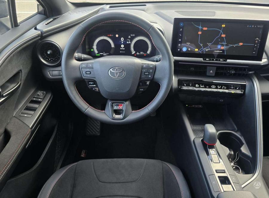 Pelēks Toyota C-HR 2024 Panevēža, ar dzinēja tilpumu 1.99 L un nobraukumu 9 tūkst. km par 31900 €, foto 24 vietnē AUTOMOTO.COM.LV