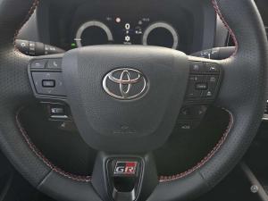 Pelēks Toyota C-HR 2024 Panevēža, ar dzinēja tilpumu 1.99 L un nobraukumu 9 tūkst. km par 31900 €, foto 25 vietnē AUTOMOTO.COM.LV