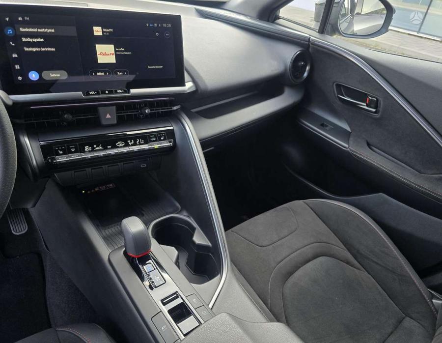 Pelēks Toyota C-HR 2024 Panevēža, ar dzinēja tilpumu 1.99 L un nobraukumu 9 tūkst. km par 31900 €, foto 27 vietnē AUTOMOTO.COM.LV