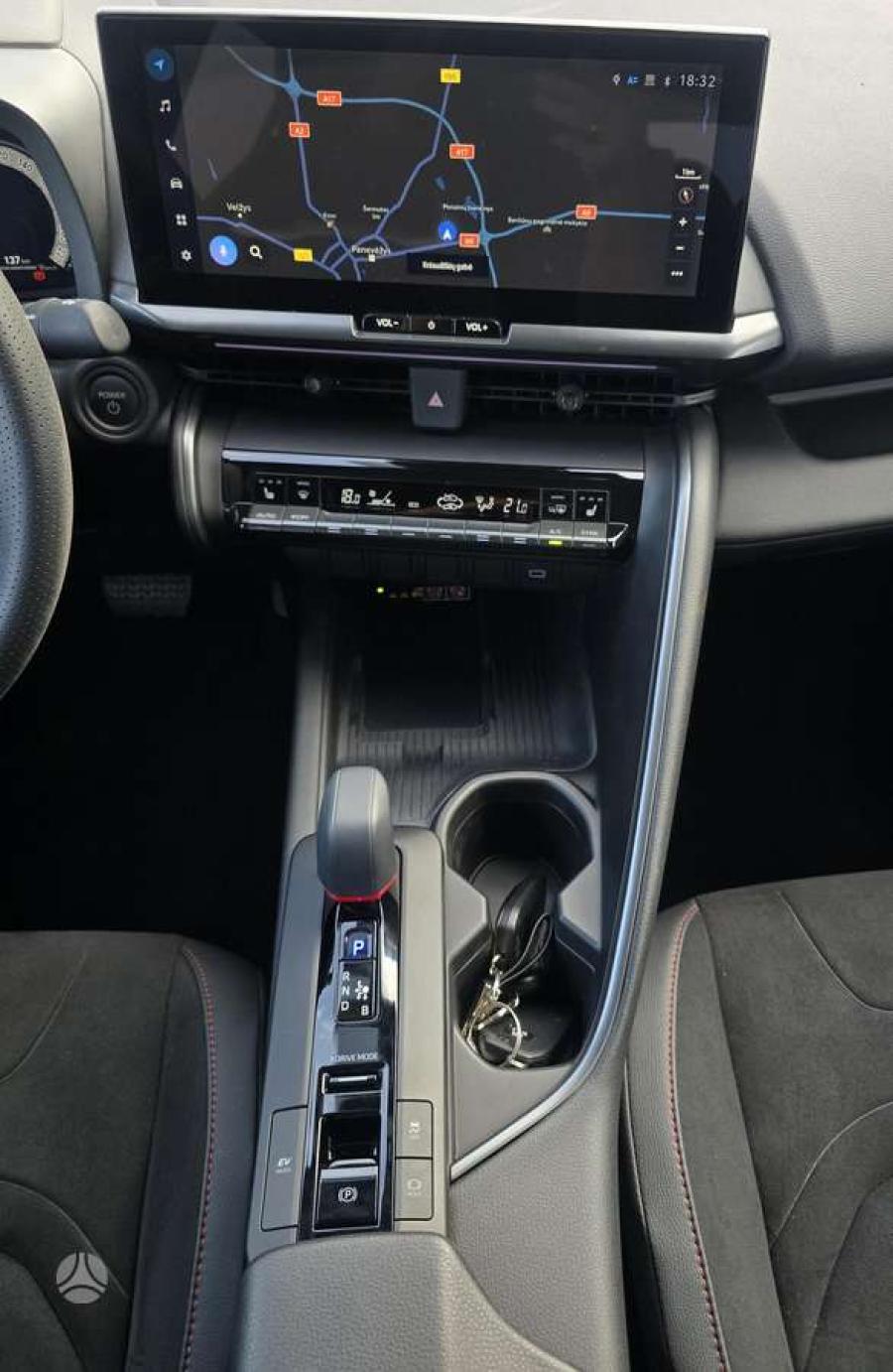 Pelēks Toyota C-HR 2024 Panevēža, ar dzinēja tilpumu 1.99 L un nobraukumu 9 tūkst. km par 31900 €, foto 28 vietnē AUTOMOTO.COM.LV