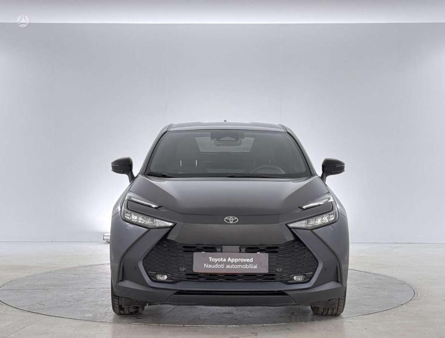 Pelēks Toyota C-HR 2025 Viļņa, ar dzinēja tilpumu 1.80 L un nobraukumu 20 tūkst. km par 28900 €, foto 4 vietnē AUTOMOTO.COM.LV
