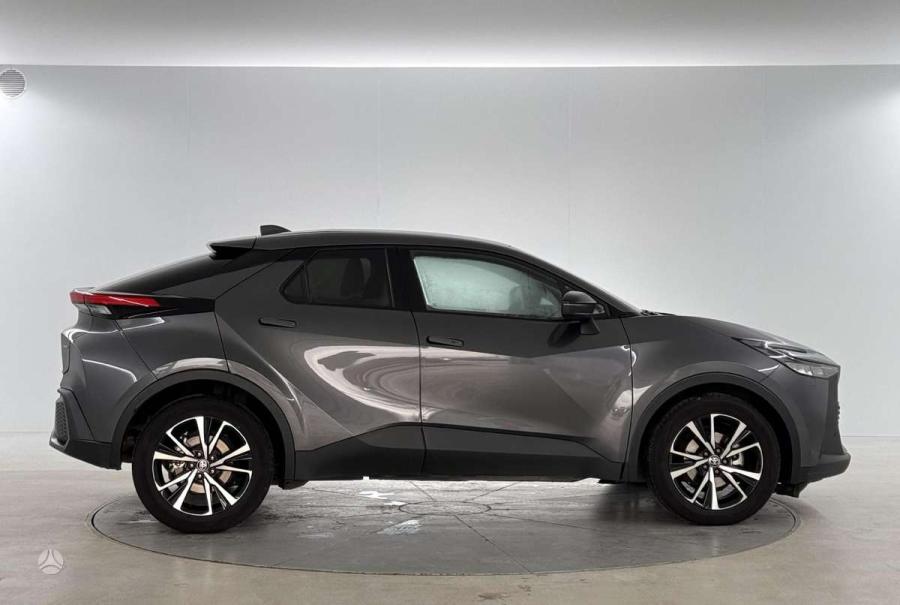 Pelēks Toyota C-HR 2025 Viļņa, ar dzinēja tilpumu 1.80 L un nobraukumu 20 tūkst. km par 28900 €, foto 13 vietnē AUTOMOTO.COM.LV