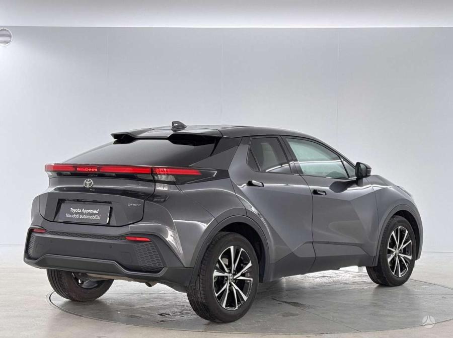 Pelēks Toyota C-HR 2025 Viļņa, ar dzinēja tilpumu 1.80 L un nobraukumu 20 tūkst. km par 28900 €, foto 17 vietnē AUTOMOTO.COM.LV