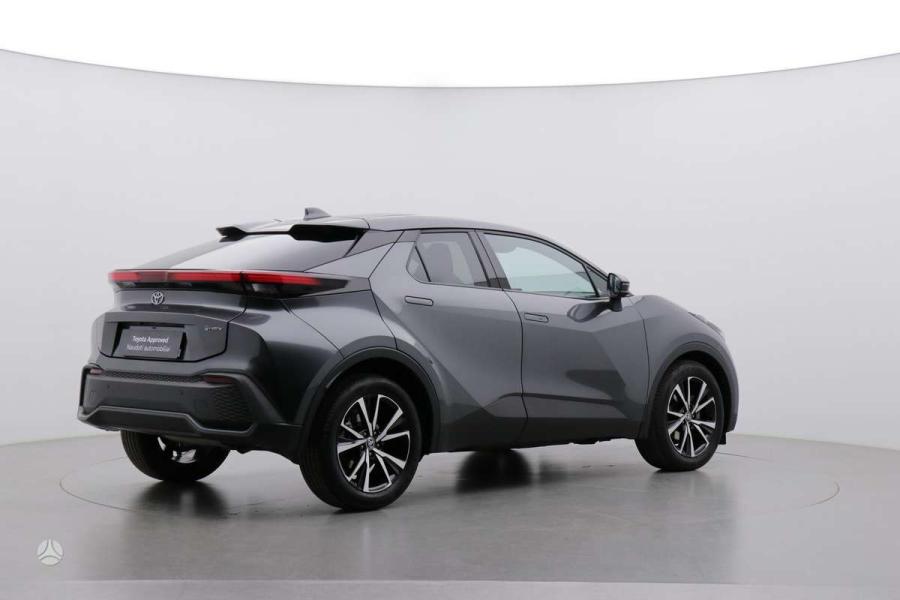 Grey Toyota C-HR 2025 in Vilnius, with an engine capacity of 1.80 L and mileage of 16 thousand km for 29900 €, photo 2 on AUTOMOTO.COM.LV