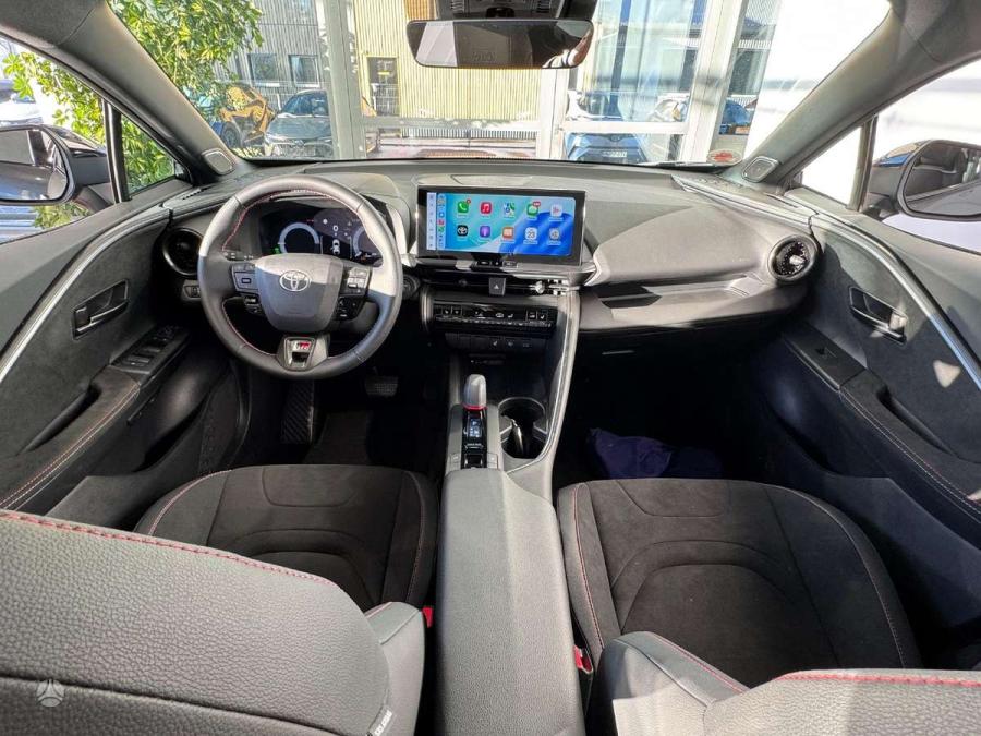 Grey Toyota C-HR 2025 in Siauliai, with an engine capacity of 1.99 L and mileage of 6 thousand km for 40900 €, photo 11 on AUTOMOTO.COM.LV