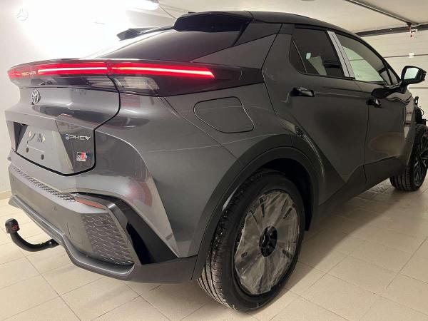 Grey Toyota C-HR 2025 in Kaunas, with an engine capacity of 1.99 L and mileage of 6 thousand km for 27500 €, photo 2 on AUTOMOTO.COM.LV