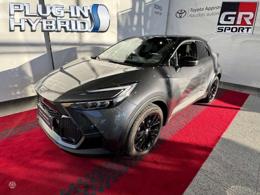 Pelēks Toyota C-HR 2025 Šauļi, ar dzinēja tilpumu 1.99 L un nobraukumu 6 tūkst. km par 39900 €, foto 1 vietnē AUTOMOTO.COM.LV