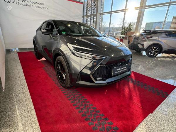 Grey Toyota C-HR 2025 in Siauliai, with an engine capacity of 1.99 L and mileage of 6 thousand km for 39900 €, photo 2 on AUTOMOTO.COM.LV