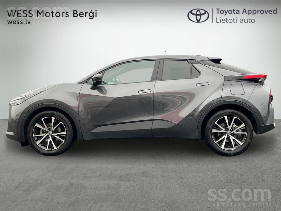 Grey Toyota C-HR 2025 in Riga, with an engine capacity of 1.80 L and mileage of 19 thousand km for 27990 €, photo 3 on AUTOMOTO.COM.LV