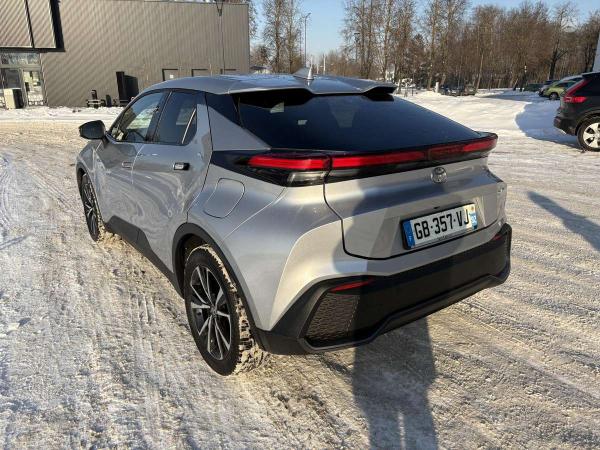 Pelēks Toyota C-HR 2025 Kauņa, ar dzinēja tilpumu 1.99 L un nobraukumu 12 tūkst. km par 30900 €, foto 5 vietnē AUTOMOTO.COM.LV