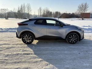 Grey Toyota C-HR 2025 in Kaunas, with an engine capacity of 1.99 L and mileage of 12 thousand km for 30900 €, photo 7 on AUTOMOTO.COM.LV