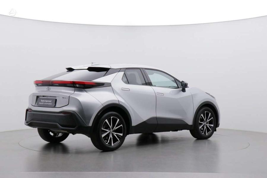 Grey Toyota C-HR 2025 in Vilnius, with an engine capacity of 1.80 L and mileage of 16 thousand km for 29900 €, photo 3 on AUTOMOTO.COM.LV