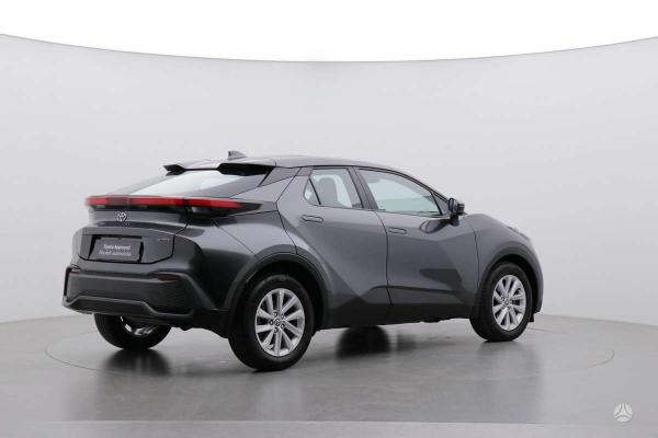 Grey Toyota C-HR 2025 in Vilnius, with an engine capacity of 1.80 L and mileage of 23 thousand km for 27900 €, photo 2 on AUTOMOTO.COM.LV