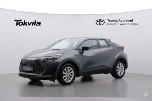 Серый Тойота C-HR 2025 в Вильнюс, объемом двигателя 1.80 л и пробегом 19 тыс. км за 26500 €, фото  на AUTOMOTO.COM.LV