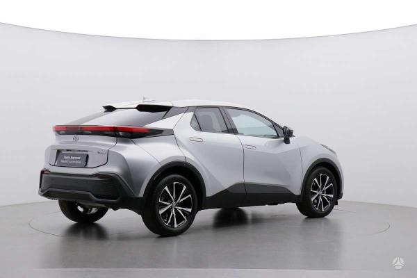 Grey Toyota C-HR 2025 in Vilnius, with an engine capacity of 1.80 L and mileage of 14 thousand km for 29990 €, photo 3 on AUTOMOTO.COM.LV