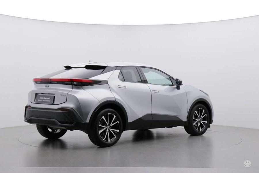 Grey Toyota C-HR 2025 in Vilnius, with an engine capacity of 1.80 L and mileage of 14 thousand km for 29990 €, photo 3 on AUTOMOTO.COM.LV