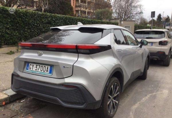 Grey Toyota C-HR 2025 in Kaunas, with an engine capacity of 1.80 L and mileage of 16 thousand km for 15128 €, photo 3 on AUTOMOTO.COM.LV