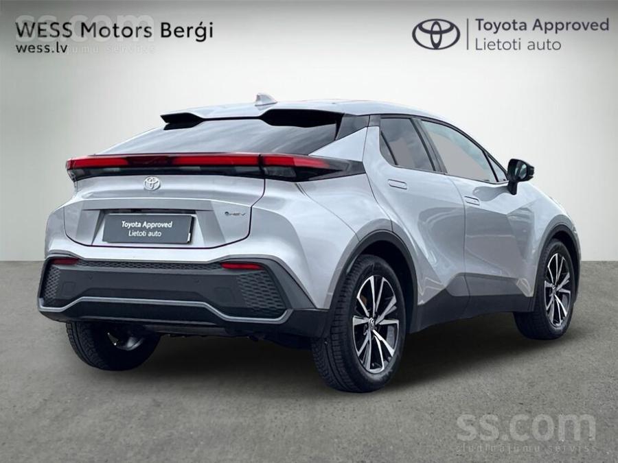 Pelēks Toyota C-HR 2025 Rīga, ar dzinēja tilpumu 1.80 L un nobraukumu 24 tūkst. km par 28490 €, foto 3 vietnē AUTOMOTO.COM.LV