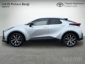 Pelēks Toyota C-HR 2025 Rīga, ar dzinēja tilpumu 1.80 L un nobraukumu 24 tūkst. km par 28490 €, foto 4 vietnē AUTOMOTO.COM.LV