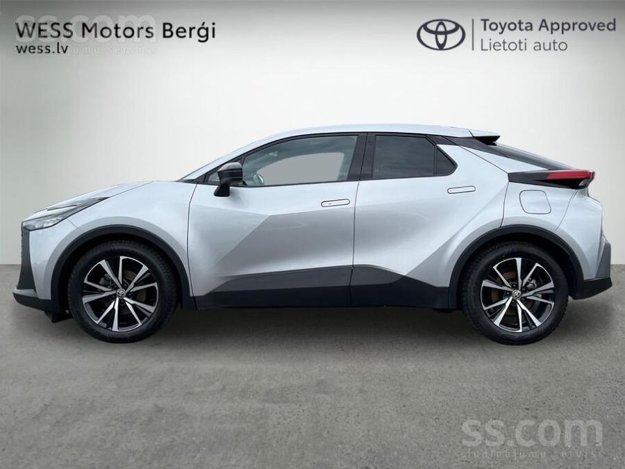 Pelēks Toyota C-HR 2025 Rīga, ar dzinēja tilpumu 1.80 L un nobraukumu 24 tūkst. km par 28490 €, foto 4 vietnē AUTOMOTO.COM.LV