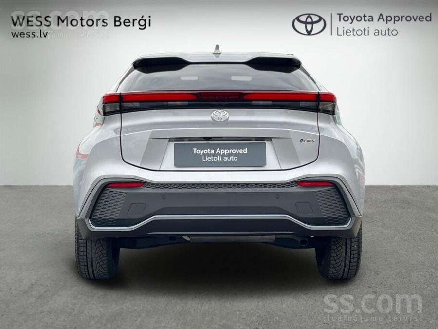 Pelēks Toyota C-HR 2025 Rīga, ar dzinēja tilpumu 1.80 L un nobraukumu 24 tūkst. km par 28490 €, foto 5 vietnē AUTOMOTO.COM.LV