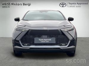 Grey Toyota C-HR 2025 in Riga, with an engine capacity of 2.00 L and mileage of 10 thousand km for 41990 €, photo 6 on AUTOMOTO.COM.LV