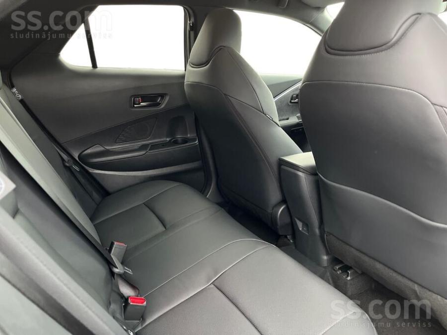 Grey Toyota C-HR 2025 in Riga, with an engine capacity of 2.00 L and mileage of 10 thousand km for 41990 €, photo 8 on AUTOMOTO.COM.LV