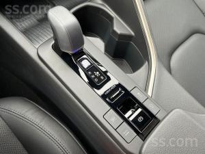 Grey Toyota C-HR 2025 in Riga, with an engine capacity of 2.00 L and mileage of 10 thousand km for 41990 €, photo 17 on AUTOMOTO.COM.LV