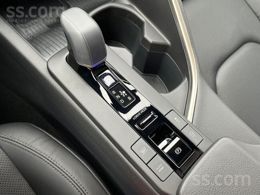 Grey Toyota C-HR 2025 in Riga, with an engine capacity of 2.00 L and mileage of 10 thousand km for 41990 €, photo 17 on AUTOMOTO.COM.LV