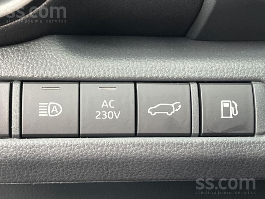 Grey Toyota C-HR 2025 in Riga, with an engine capacity of 2.00 L and mileage of 10 thousand km for 41990 €, photo 18 on AUTOMOTO.COM.LV