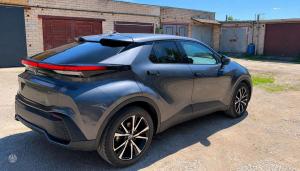 Серый Тойота C-HR 2025 в Ионава, объемом двигателя 1.80 л и пробегом 26 тыс. км за 21000 €, фото 4 на AUTOMOTO.COM.LV