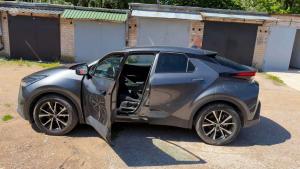 Серый Тойота C-HR 2025 в Ионава, объемом двигателя 1.80 л и пробегом 26 тыс. км за 21000 €, фото 6 на AUTOMOTO.COM.LV