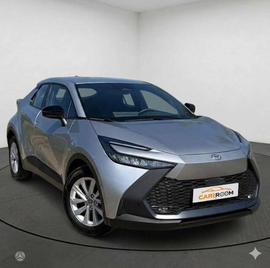 Серый Тойота C-HR 2025 в Вильнюс, объемом двигателя 1.80 л и пробегом 7 тыс. км за 26999 €, фото 1 на AUTOMOTO.COM.LV