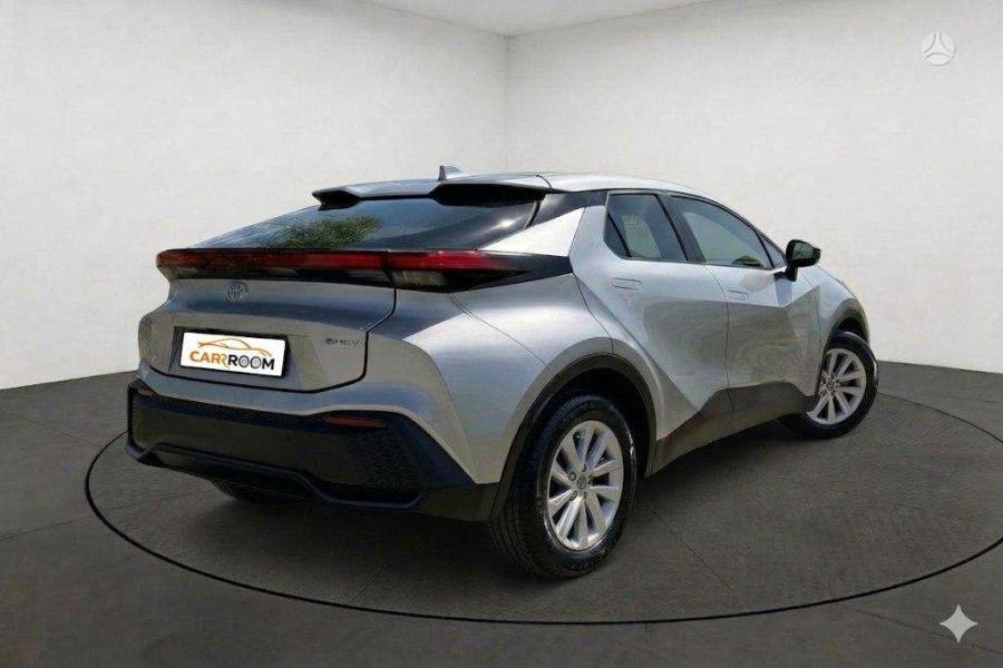 Серый Тойота C-HR 2025 в Вильнюс, объемом двигателя 1.80 л и пробегом 7 тыс. км за 26999 €, фото 4 на AUTOMOTO.COM.LV