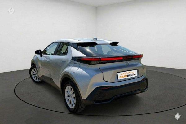 Grey Toyota C-HR 2025 in Vilnius, with an engine capacity of 1.80 L and mileage of 7 thousand km for 26999 €, photo 4 on AUTOMOTO.COM.LV