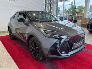 Серый Тойота C-HR 2025 в Шяуляй, объемом двигателя 1.99 л и пробегом 16 тыс. км за 37900 €, фото 3 на AUTOMOTO.COM.LV