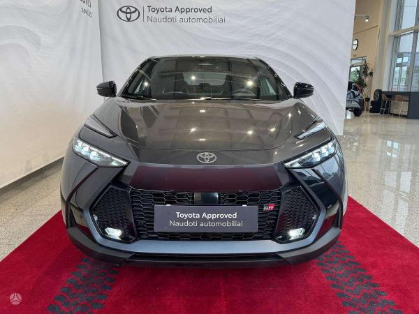 Grey Toyota C-HR 2025 in Siauliai, with an engine capacity of 1.99 L and mileage of 16 thousand km for 37900 €, photo 3 on AUTOMOTO.COM.LV