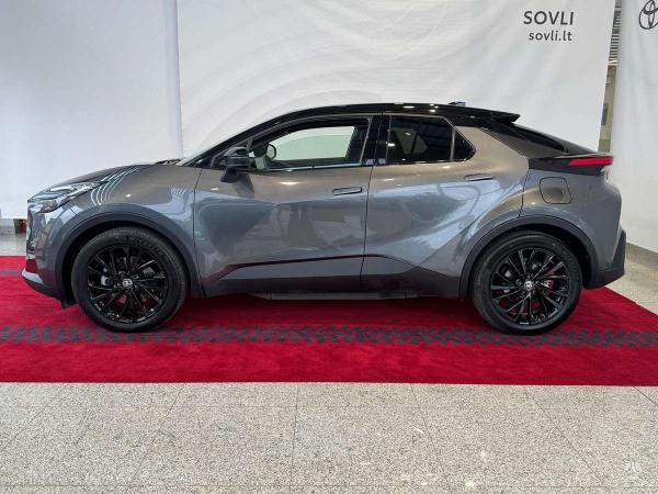 Grey Toyota C-HR 2025 in Siauliai, with an engine capacity of 1.99 L and mileage of 16 thousand km for 37900 €, photo 4 on AUTOMOTO.COM.LV