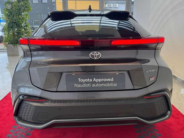 Grey Toyota C-HR 2025 in Siauliai, with an engine capacity of 1.99 L and mileage of 16 thousand km for 37900 €, photo 7 on AUTOMOTO.COM.LV