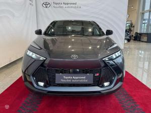 Pelēks Toyota C-HR 2025 Šauļi, ar dzinēja tilpumu 1.99 L un nobraukumu 16 tūkst. km par 37900 €, foto 4 vietnē AUTOMOTO.COM.LV