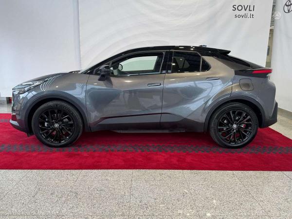 Grey Toyota C-HR 2025 in Siauliai, with an engine capacity of 1.99 L and mileage of 16 thousand km for 37900 €, photo 4 on AUTOMOTO.COM.LV