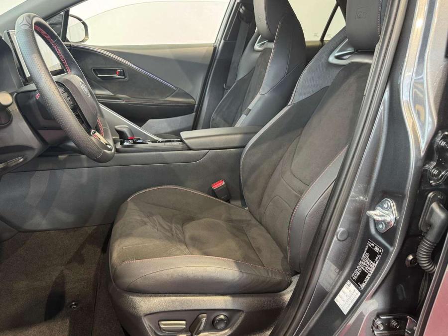 Pelēks Toyota C-HR 2025 Šauļi, ar dzinēja tilpumu 1.99 L un nobraukumu 16 tūkst. km par 37900 €, foto 17 vietnē AUTOMOTO.COM.LV
