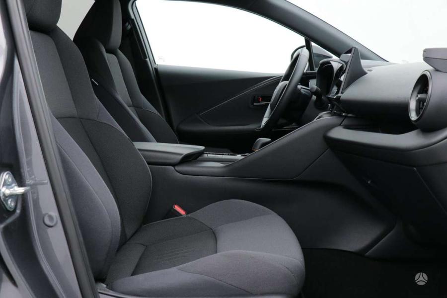 Grey Toyota C-HR 2025 in Vilnius, with an engine capacity of 1.80 L and mileage of 31 thousand km for 31990 €, photo 10 on AUTOMOTO.COM.LV