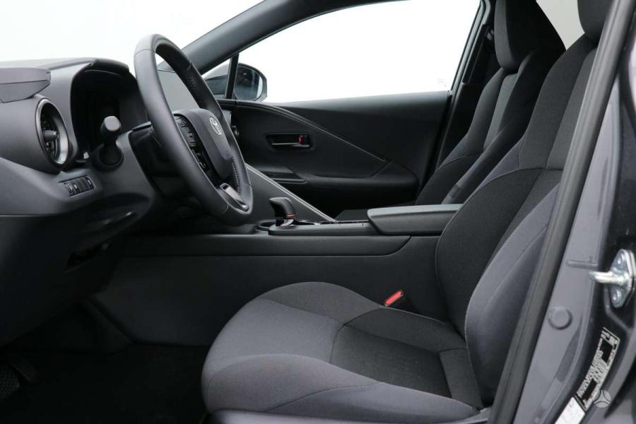 Grey Toyota C-HR 2025 in Vilnius, with an engine capacity of 1.80 L and mileage of 31 thousand km for 31990 €, photo 13 on AUTOMOTO.COM.LV