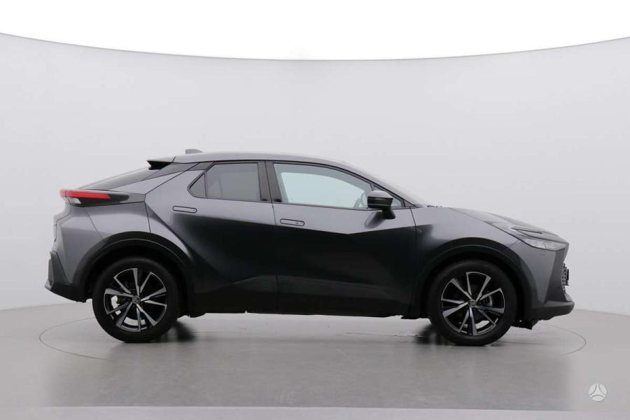 Grey Toyota C-HR 2025 in Vilnius, with an engine capacity of 1.80 L and mileage of 31 thousand km for 31990 €, photo 18 on AUTOMOTO.COM.LV